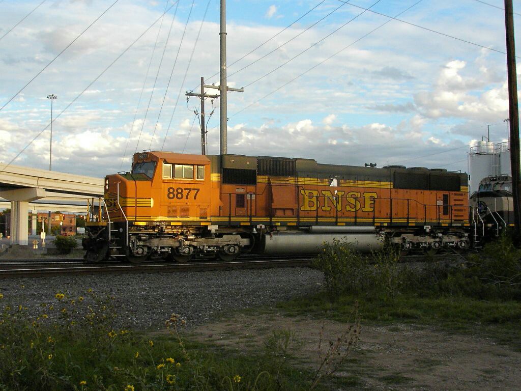 BNSF 8877